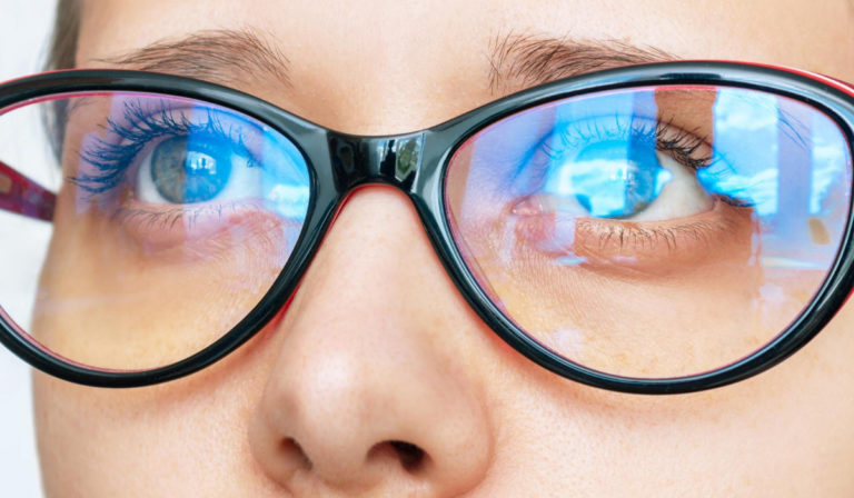 ¿Qué son los cristales con tratamiento antireflejos? - Seey eyewear