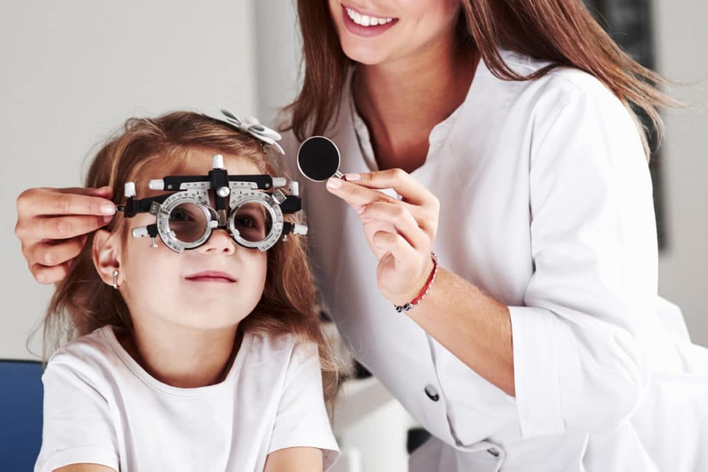 ¿qué Tipo De Lente Se Utiliza Para Corregir La Miopía En Niños Seey