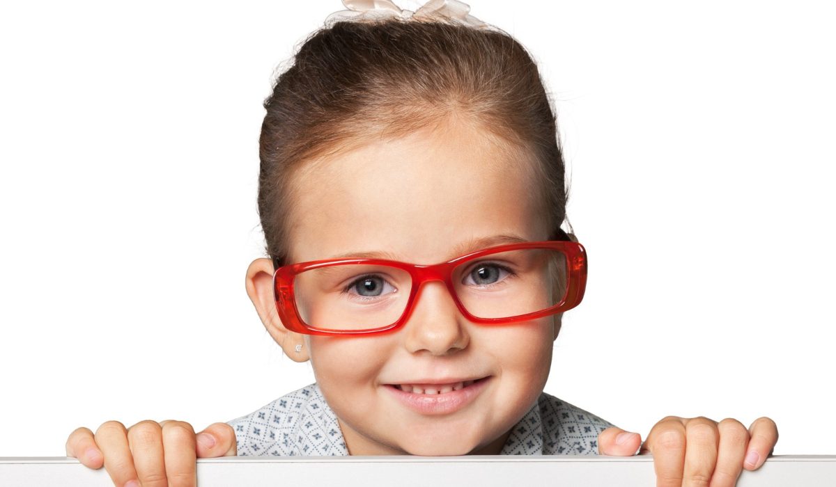 Lentes para niños: cómo escogerlos según la edad y forma de